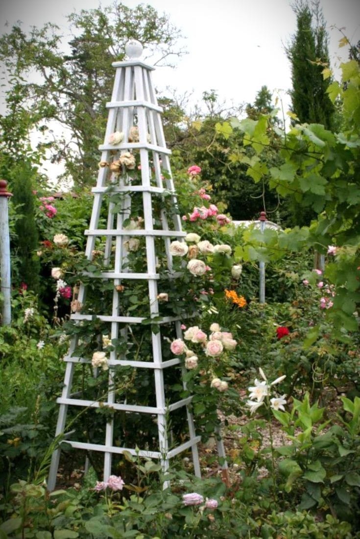 How to Use an Obelisk in the Garden for Maximum Impact